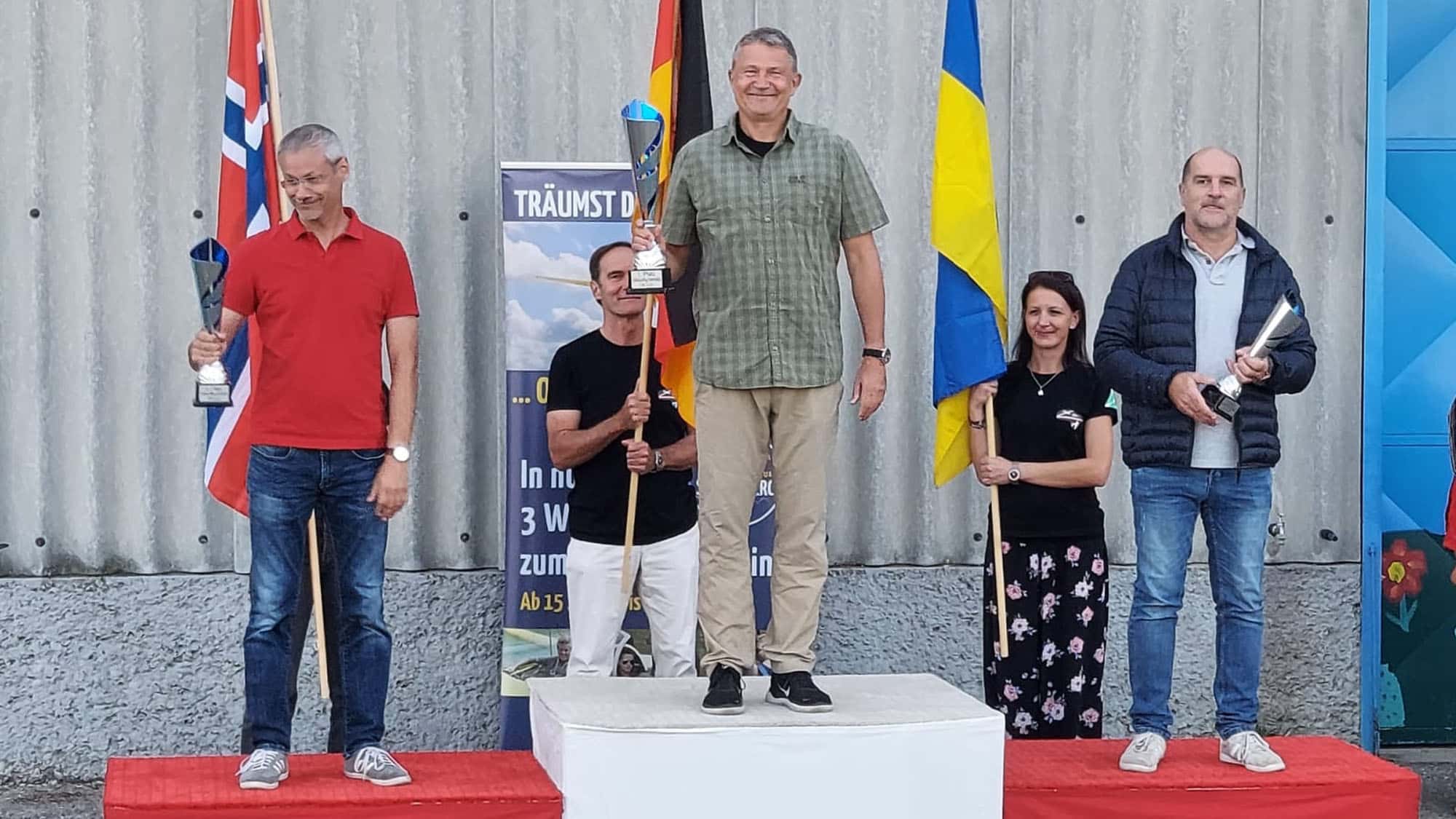 Dr. Martin Gräf gewinnt Kunstflugmeisterschaft in Österreich.