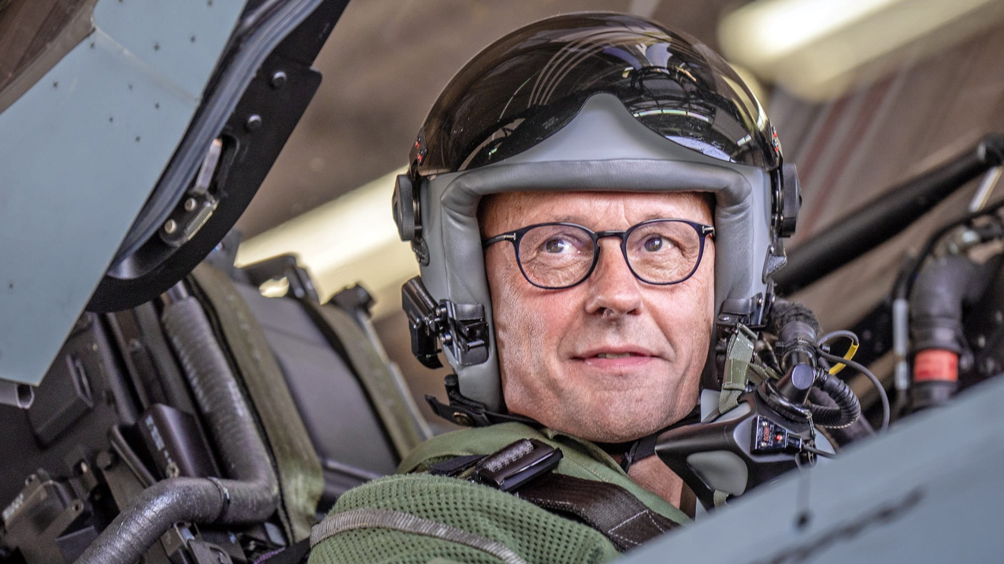 Neuer Regierungschef: Friedrich Merz - Pilot und Bundeskanzler