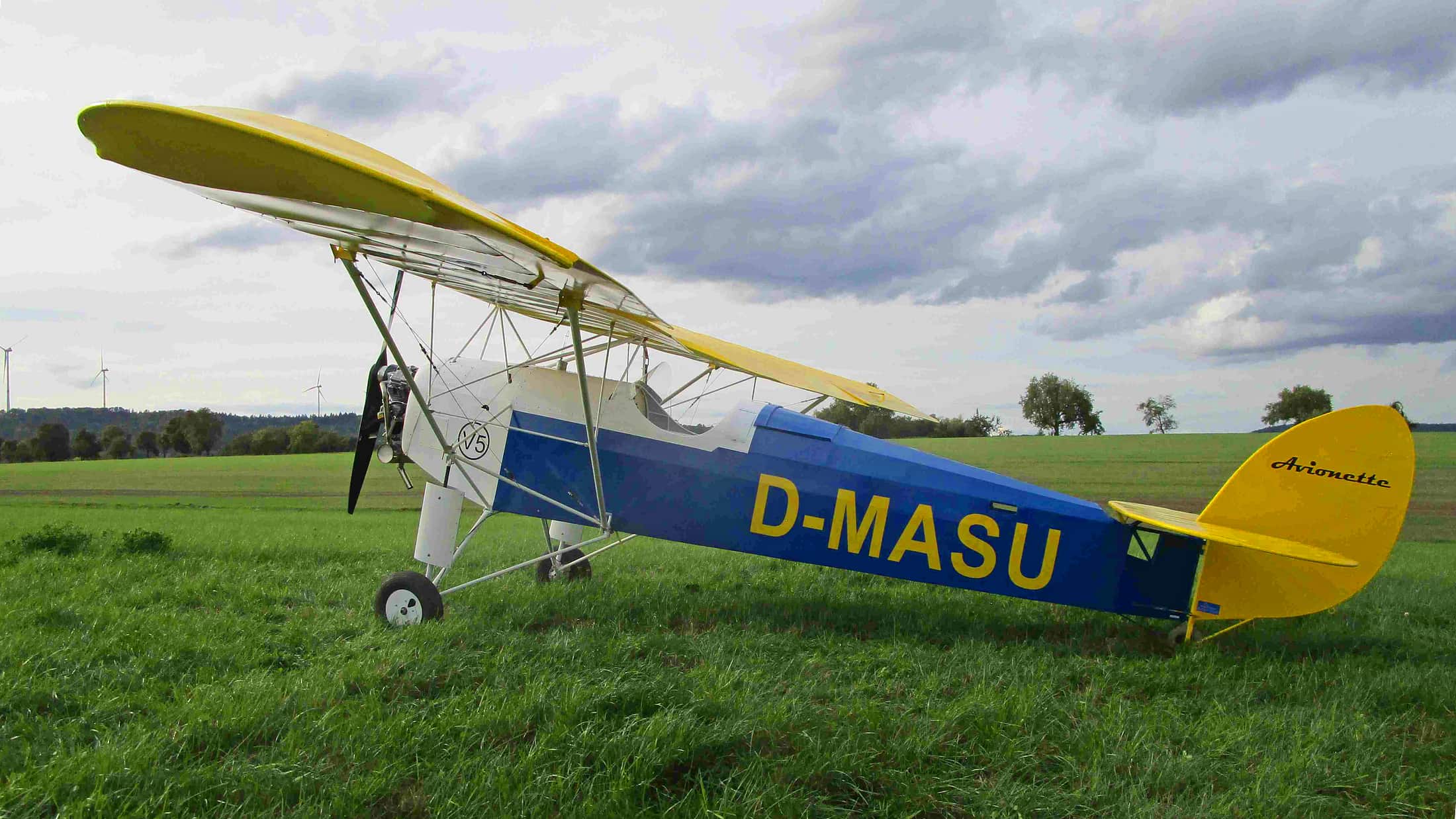 Das schönste UL-Flugzeug? Wellers 120-Kilo-Traum V5 Avionette fliegt!